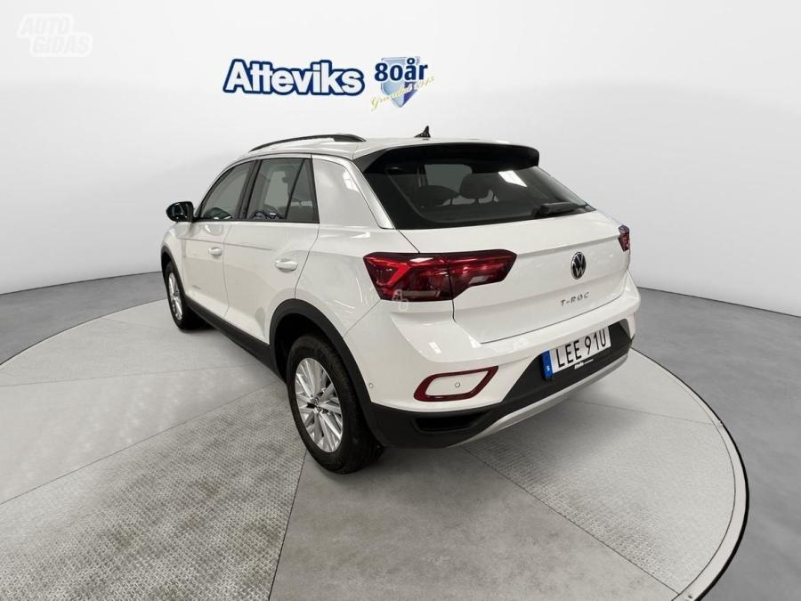 White Volkswagen T-Roc 2023 in Kaunas, with an engine capacity of 0.00 L and mileage of 61 thousand km for 26168 €, photo 5 on AUTOMOTO.COM.LV