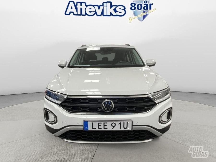 White Volkswagen T-Roc 2023 in Kaunas, with an engine capacity of 0.00 L and mileage of 61 thousand km for 26168 €, photo 8 on AUTOMOTO.COM.LV
