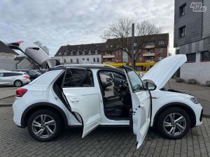 White Volkswagen T-Roc 2023 in Kaunas, with an engine capacity of 1.00 L and mileage of 58 thousand km for 24629 €, photo 10 on AUTOMOTO.COM.LV