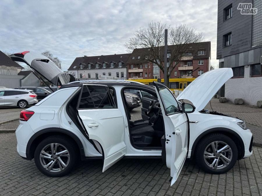 White Volkswagen T-Roc 2023 in Kaunas, with an engine capacity of 1.00 L and mileage of 58 thousand km for 24629 €, photo 10 on AUTOMOTO.COM.LV