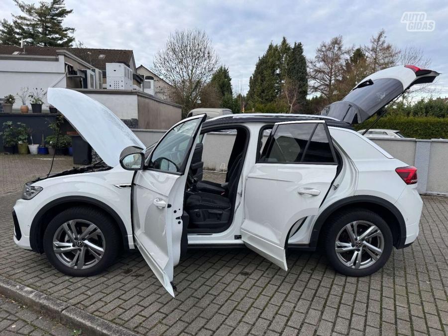 White Volkswagen T-Roc 2023 in Kaunas, with an engine capacity of 1.00 L and mileage of 58 thousand km for 24629 €, photo 11 on AUTOMOTO.COM.LV