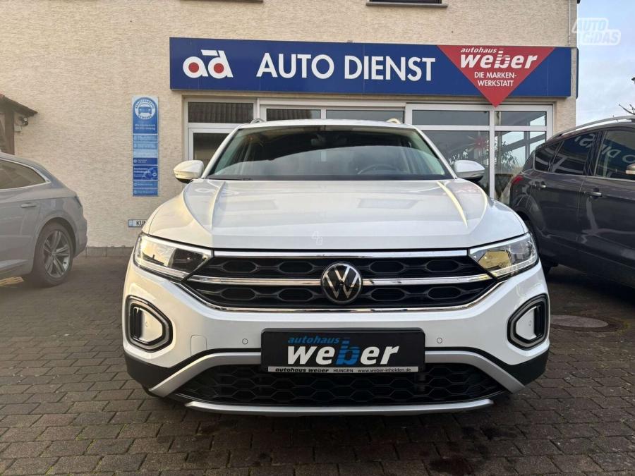 Balts Volkswagen T-Roc 2023 Kauņa, ar dzinēja tilpumu 0.00 L un nobraukumu 46 tūkst. km par 29837 €, foto 3 vietnē AUTOMOTO.COM.LV