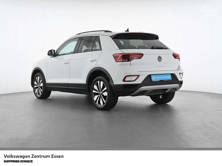 Balts Volkswagen T-Roc 2023 Kauņa, ar dzinēja tilpumu 1.00 L un nobraukumu 33 tūkst. km par 23389 €, foto 2 vietnē AUTOMOTO.COM.LV
