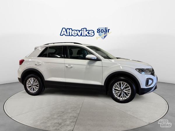 Balts Volkswagen T-Roc 2023 Kauņa, ar dzinēja tilpumu 0.00 L un nobraukumu 42 tūkst. km par 28324 €, foto 2 vietnē AUTOMOTO.COM.LV