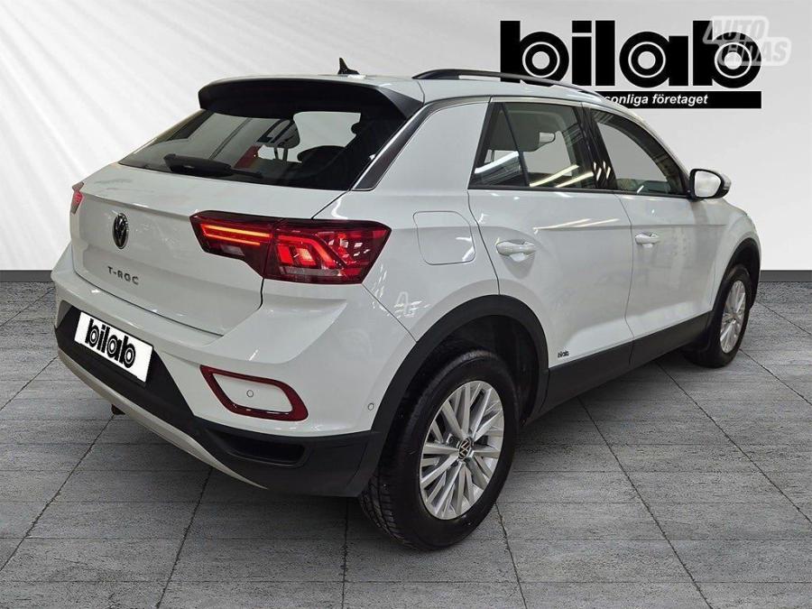 White Volkswagen T-Roc 2023 in Kaunas, with an engine capacity of 0.00 L and mileage of 37 thousand km for 28241 €, photo 4 on AUTOMOTO.COM.LV