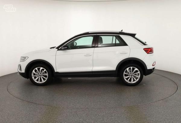 White Volkswagen T-Roc 2023 in Kaunas, with an engine capacity of 1.50 L and mileage of 47 thousand km for 27540 €, photo 2 on AUTOMOTO.COM.LV