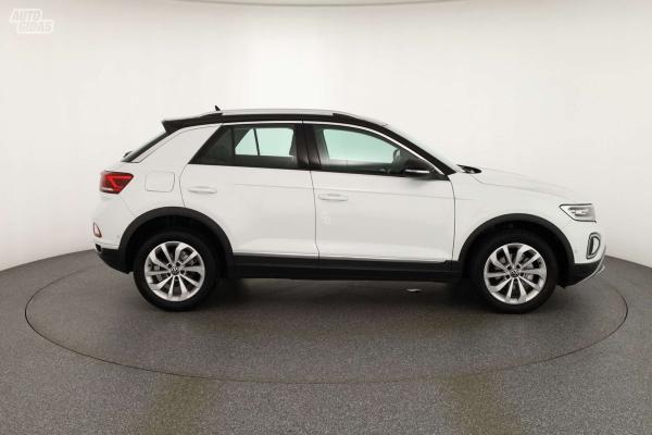 White Volkswagen T-Roc 2023 in Kaunas, with an engine capacity of 1.50 L and mileage of 47 thousand km for 27540 €, photo 6 on AUTOMOTO.COM.LV