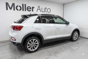 White Volkswagen T-Roc 2023 in Vilnius, with an engine capacity of 1.50 L and mileage of 61 thousand km for 25900 €, photo 4 on AUTOMOTO.COM.LV