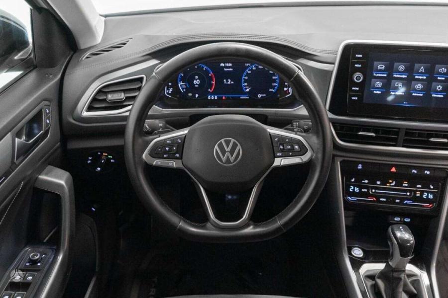 White Volkswagen T-Roc 2023 in Vilnius, with an engine capacity of 1.50 L and mileage of 61 thousand km for 25900 €, photo 12 on AUTOMOTO.COM.LV