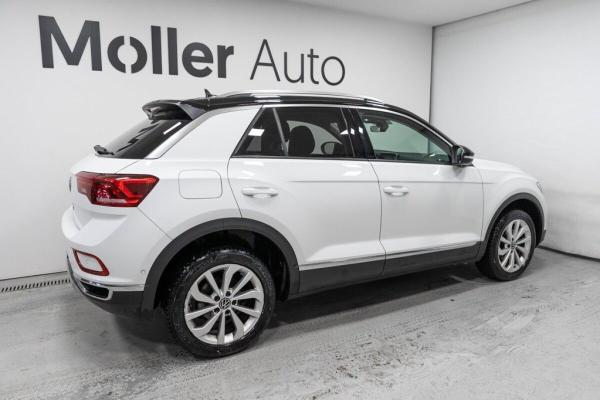 Balts Volkswagen T-Roc 2023 Viļņa, ar dzinēja tilpumu 1.50 L un nobraukumu 61 tūkst. km par 25900 €, foto 4 vietnē AUTOMOTO.COM.LV