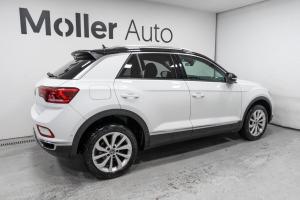 Balts Volkswagen T-Roc 2023 Viļņa, ar dzinēja tilpumu 1.50 L un nobraukumu 61 tūkst. km par 25900 €, foto 4 vietnē AUTOMOTO.COM.LV