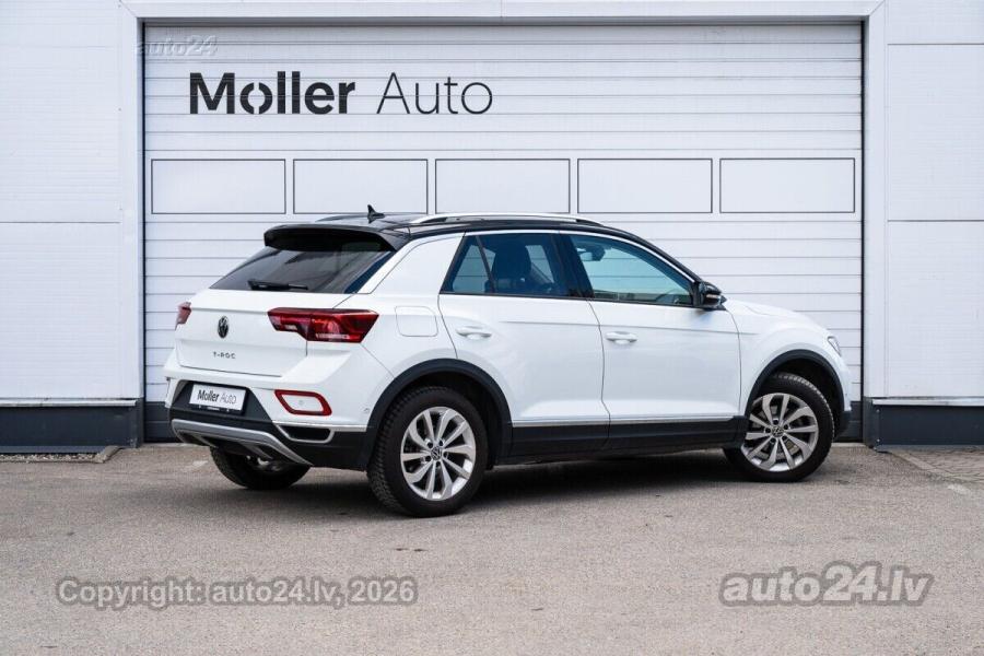 White Volkswagen T-Roc 2023 in Riga, with an engine capacity of 1.50 L and mileage of 48 thousand km for 26593 €, photo 4 on AUTOMOTO.COM.LV