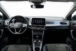 White Volkswagen T-Roc 2023 in Riga, with an engine capacity of 1.50 L and mileage of 48 thousand km for 26593 €, photo 9 on AUTOMOTO.COM.LV