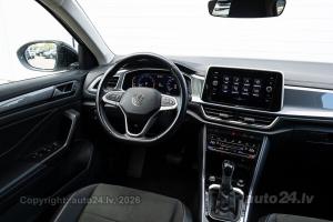 White Volkswagen T-Roc 2023 in Riga, with an engine capacity of 1.50 L and mileage of 48 thousand km for 26593 €, photo 10 on AUTOMOTO.COM.LV