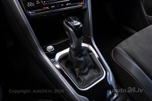 White Volkswagen T-Roc 2023 in Riga, with an engine capacity of 1.50 L and mileage of 48 thousand km for 26593 €, photo 15 on AUTOMOTO.COM.LV