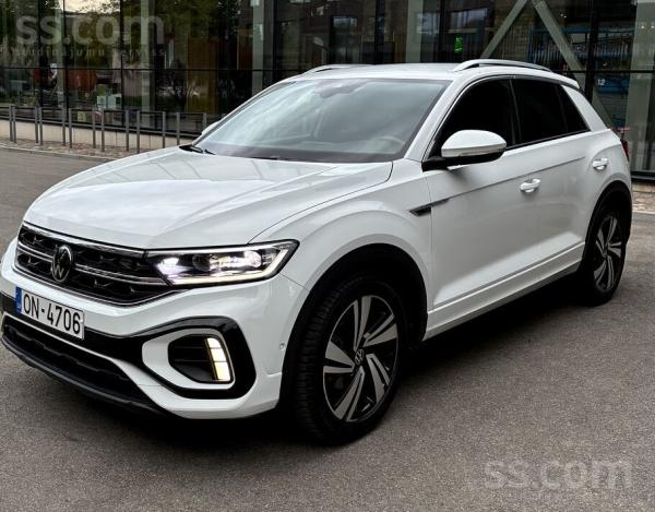 Balts Volkswagen T-Roc 2023 Rīga, ar dzinēja tilpumu 1.50 L un nobraukumu 41 tūkst. km par 21900 €, foto 1 vietnē AUTOMOTO.COM.LV