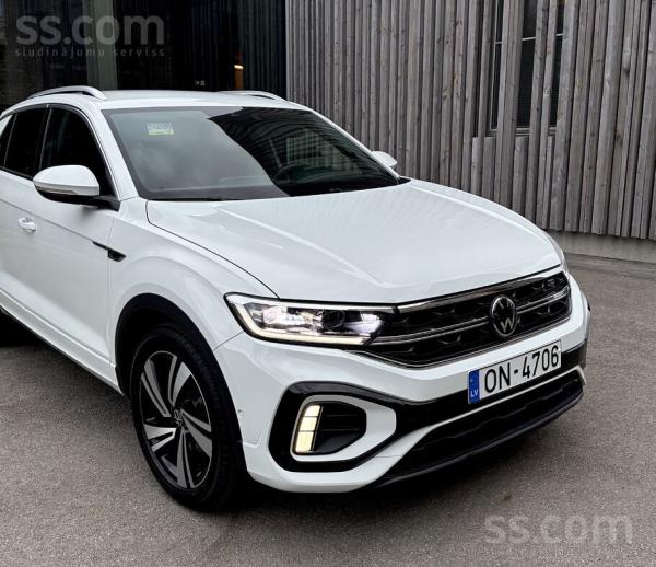 Balts Volkswagen T-Roc 2023 Rīga, ar dzinēja tilpumu 1.50 L un nobraukumu 41 tūkst. km par 21900 €, foto 2 vietnē AUTOMOTO.COM.LV