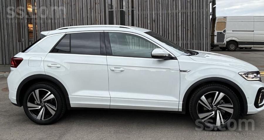 Balts Volkswagen T-Roc 2023 Rīga, ar dzinēja tilpumu 1.50 L un nobraukumu 41 tūkst. km par 21900 €, foto 4 vietnē AUTOMOTO.COM.LV