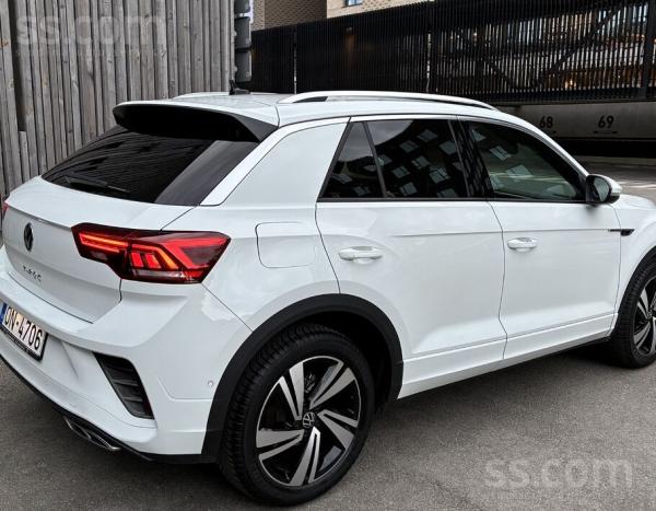 Balts Volkswagen T-Roc 2023 Rīga, ar dzinēja tilpumu 1.50 L un nobraukumu 41 tūkst. km par 21900 €, foto 4 vietnē AUTOMOTO.COM.LV