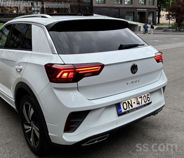 Balts Volkswagen T-Roc 2023 Rīga, ar dzinēja tilpumu 1.50 L un nobraukumu 41 tūkst. km par 21900 €, foto 5 vietnē AUTOMOTO.COM.LV