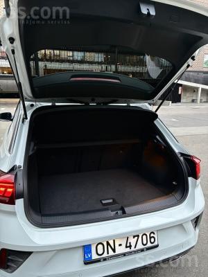 Balts Volkswagen T-Roc 2023 Rīga, ar dzinēja tilpumu 1.50 L un nobraukumu 41 tūkst. km par 21900 €, foto 7 vietnē AUTOMOTO.COM.LV