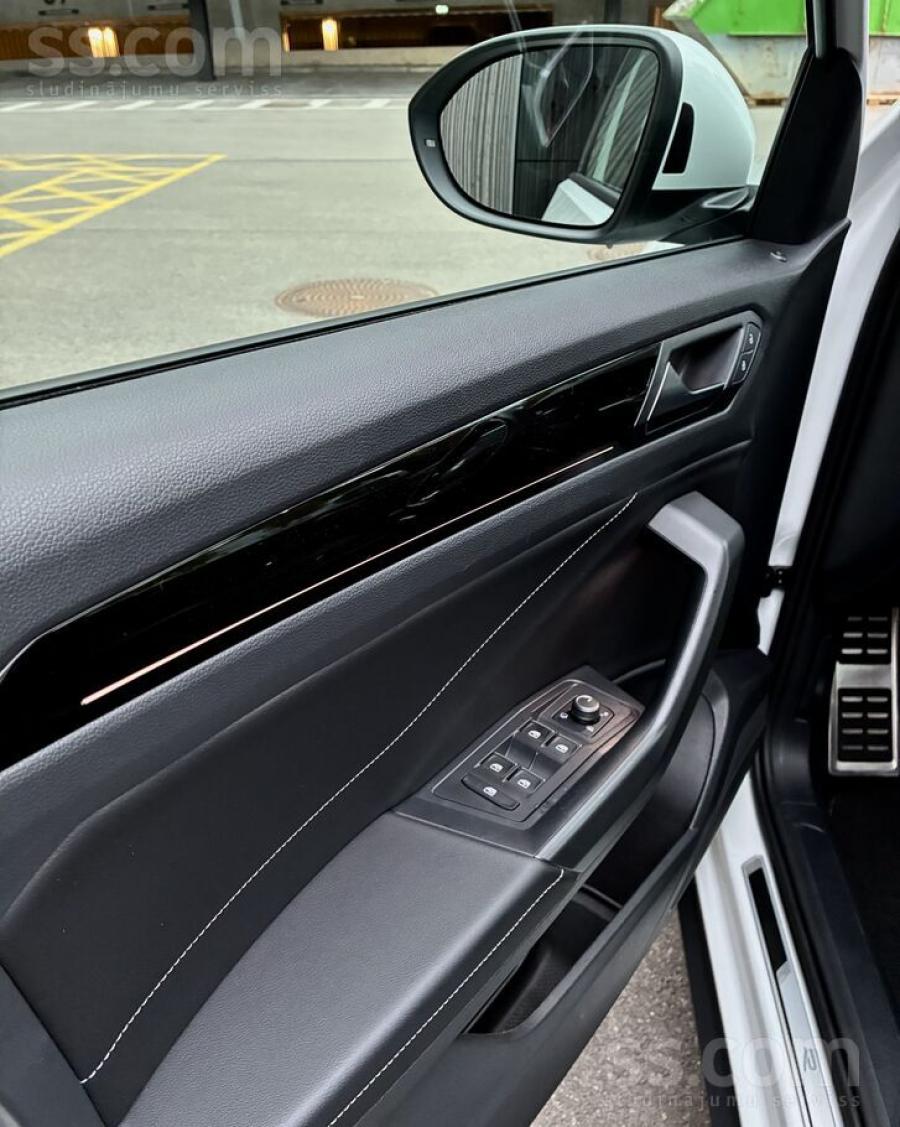 Balts Volkswagen T-Roc 2023 Rīga, ar dzinēja tilpumu 1.50 L un nobraukumu 41 tūkst. km par 21900 €, foto 10 vietnē AUTOMOTO.COM.LV