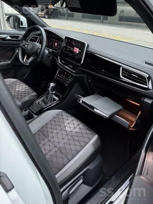 Balts Volkswagen T-Roc 2023 Rīga, ar dzinēja tilpumu 1.50 L un nobraukumu 41 tūkst. km par 21900 €, foto 12 vietnē AUTOMOTO.COM.LV
