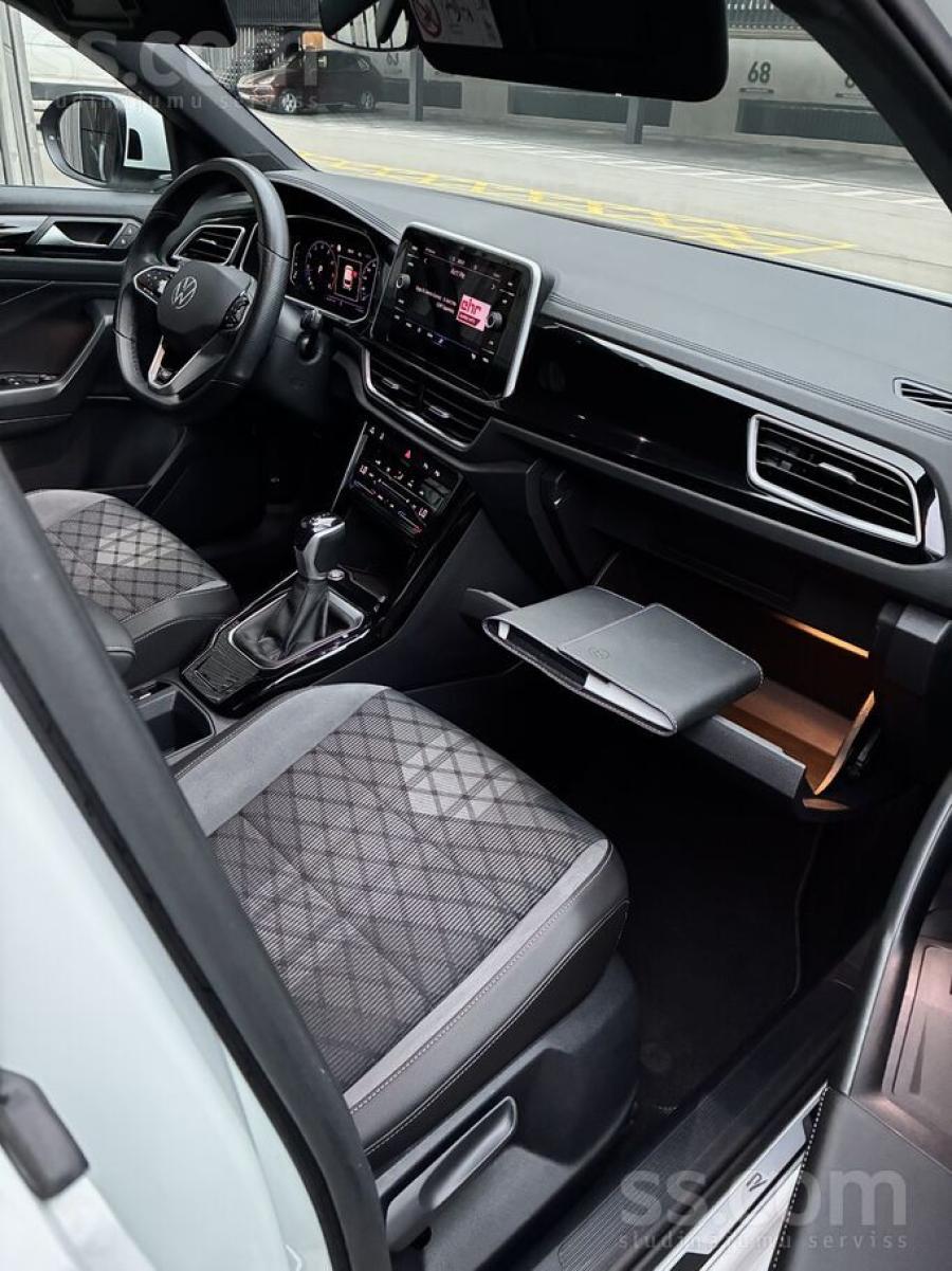 Balts Volkswagen T-Roc 2023 Rīga, ar dzinēja tilpumu 1.50 L un nobraukumu 41 tūkst. km par 21900 €, foto 12 vietnē AUTOMOTO.COM.LV
