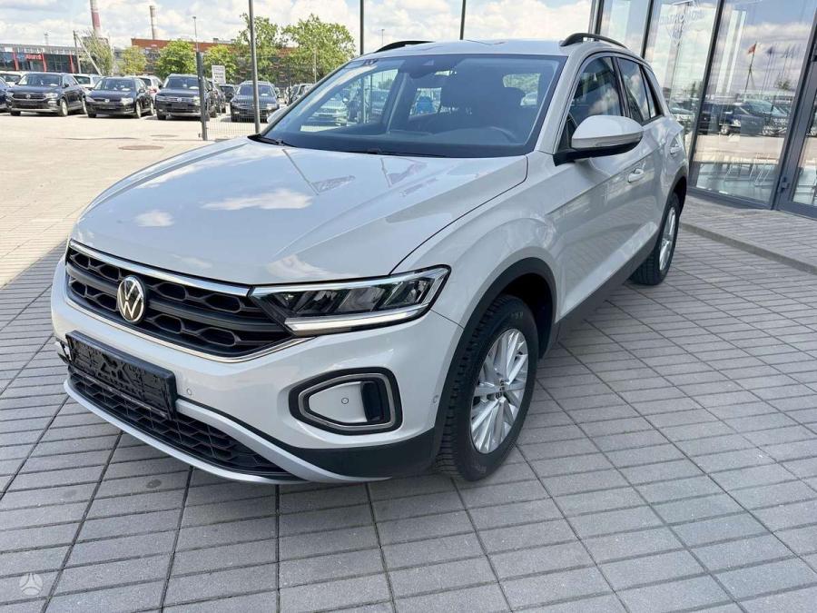 White Volkswagen T-Roc 2023 in Kaunas, with an engine capacity of 1.00 L and mileage of 167 thousand km for 15300 €, photo 1 on AUTOMOTO.COM.LV