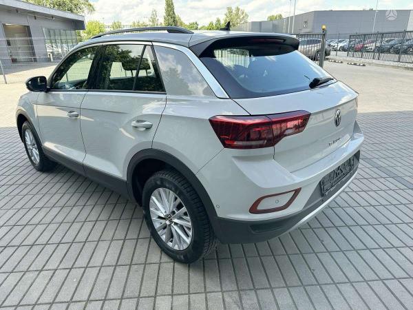 White Volkswagen T-Roc 2023 in Kaunas, with an engine capacity of 1.00 L and mileage of 167 thousand km for 15300 €, photo 4 on AUTOMOTO.COM.LV