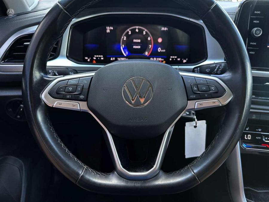 White Volkswagen T-Roc 2023 in Kaunas, with an engine capacity of 1.00 L and mileage of 167 thousand km for 15300 €, photo 8 on AUTOMOTO.COM.LV