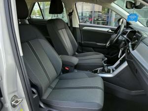 White Volkswagen T-Roc 2023 in Kaunas, with an engine capacity of 1.00 L and mileage of 167 thousand km for 15300 €, photo 11 on AUTOMOTO.COM.LV