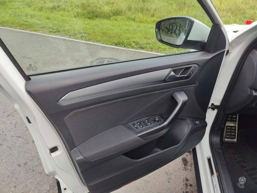 Balts Volkswagen T-Roc 2023 Kauņa, ar dzinēja tilpumu 1.50 L un nobraukumu 174 tūkst. km par 15990 €, foto 12 vietnē AUTOMOTO.COM.LV