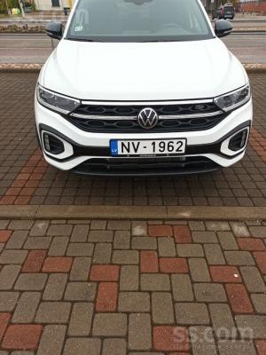 White Volkswagen T-Roc 2024 in Ventspils, with an engine capacity of 1.50 L and mileage of 8 thousand km for 31200 €, photo 3 on AUTOMOTO.COM.LV
