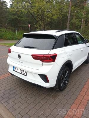 White Volkswagen T-Roc 2024 in Ventspils, with an engine capacity of 1.50 L and mileage of 8 thousand km for 31200 €, photo 17 on AUTOMOTO.COM.LV