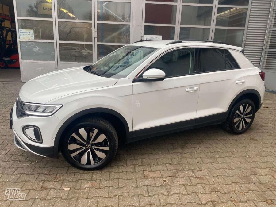 White Volkswagen T-Roc 2024 in Kaunas, with an engine capacity of 1.50 L and mileage of 40 thousand km for 26830 €, photo 2 on AUTOMOTO.COM.LV