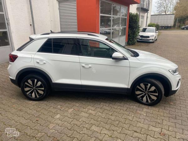 White Volkswagen T-Roc 2024 in Kaunas, with an engine capacity of 1.50 L and mileage of 40 thousand km for 26830 €, photo 5 on AUTOMOTO.COM.LV
