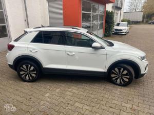 White Volkswagen T-Roc 2024 in Kaunas, with an engine capacity of 1.50 L and mileage of 40 thousand km for 26830 €, photo 5 on AUTOMOTO.COM.LV