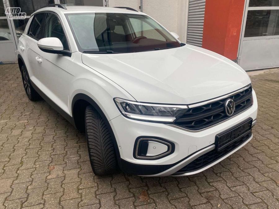 White Volkswagen T-Roc 2024 in Kaunas, with an engine capacity of 1.50 L and mileage of 40 thousand km for 26830 €, photo 6 on AUTOMOTO.COM.LV