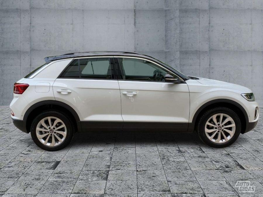Balts Volkswagen T-Roc 2024 Kauņa, ar dzinēja tilpumu 1.00 L un nobraukumu 23 tūkst. km par 26295 €, foto 7 vietnē AUTOMOTO.COM.LV