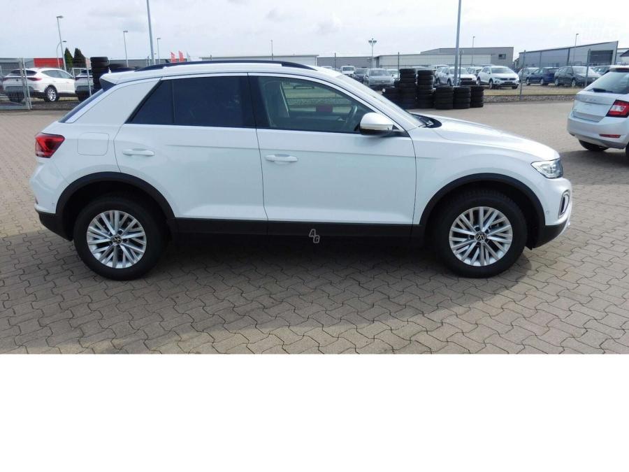 White Volkswagen T-Roc 2024 in Kaunas, with an engine capacity of 1.00 L and mileage of 20 thousand km for 23781 €, photo 2 on AUTOMOTO.COM.LV
