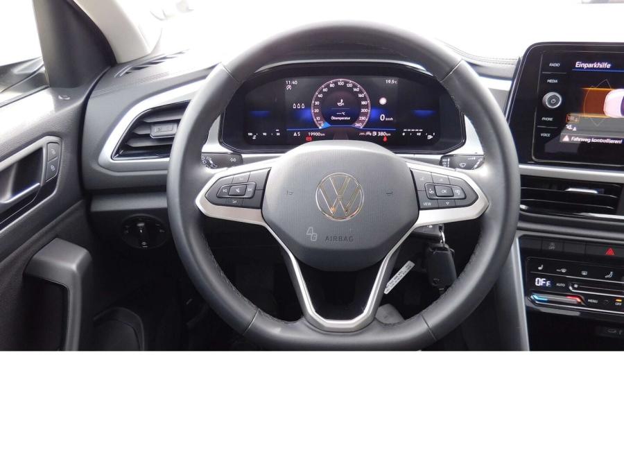 White Volkswagen T-Roc 2024 in Kaunas, with an engine capacity of 1.00 L and mileage of 20 thousand km for 23781 €, photo 9 on AUTOMOTO.COM.LV