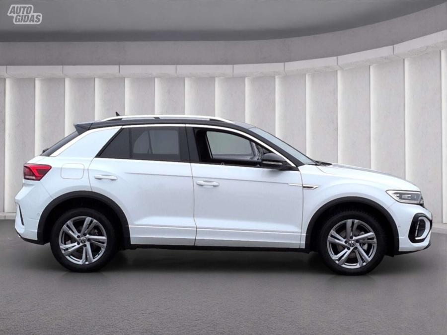 White Volkswagen T-Roc 2025 in Kaunas, with an engine capacity of 1.50 L and mileage of 12 thousand km for 32678 €, photo 3 on AUTOMOTO.COM.LV