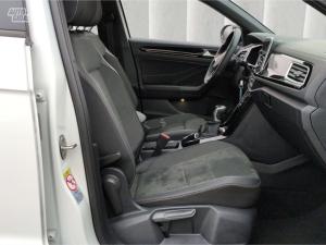 White Volkswagen T-Roc 2025 in Kaunas, with an engine capacity of 1.50 L and mileage of 12 thousand km for 32678 €, photo 8 on AUTOMOTO.COM.LV