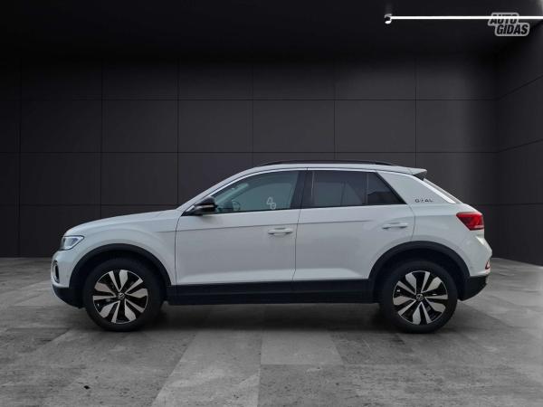 Balts Volkswagen T-Roc 2025 Kauņa, ar dzinēja tilpumu 1.00 L un nobraukumu 16 tūkst. km par 25366 €, foto 2 vietnē AUTOMOTO.COM.LV