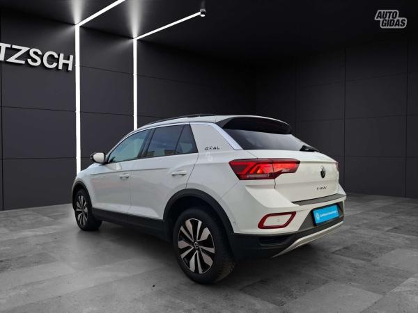 Balts Volkswagen T-Roc 2025 Kauņa, ar dzinēja tilpumu 1.00 L un nobraukumu 16 tūkst. km par 25366 €, foto 3 vietnē AUTOMOTO.COM.LV