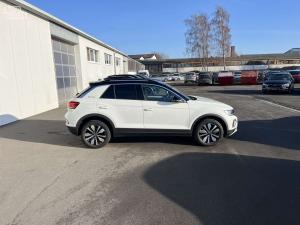 White Volkswagen T-Roc 2025 in Kaunas, with an engine capacity of 2.00 L and mileage of 16 thousand km for 32144 €, photo 5 on AUTOMOTO.COM.LV