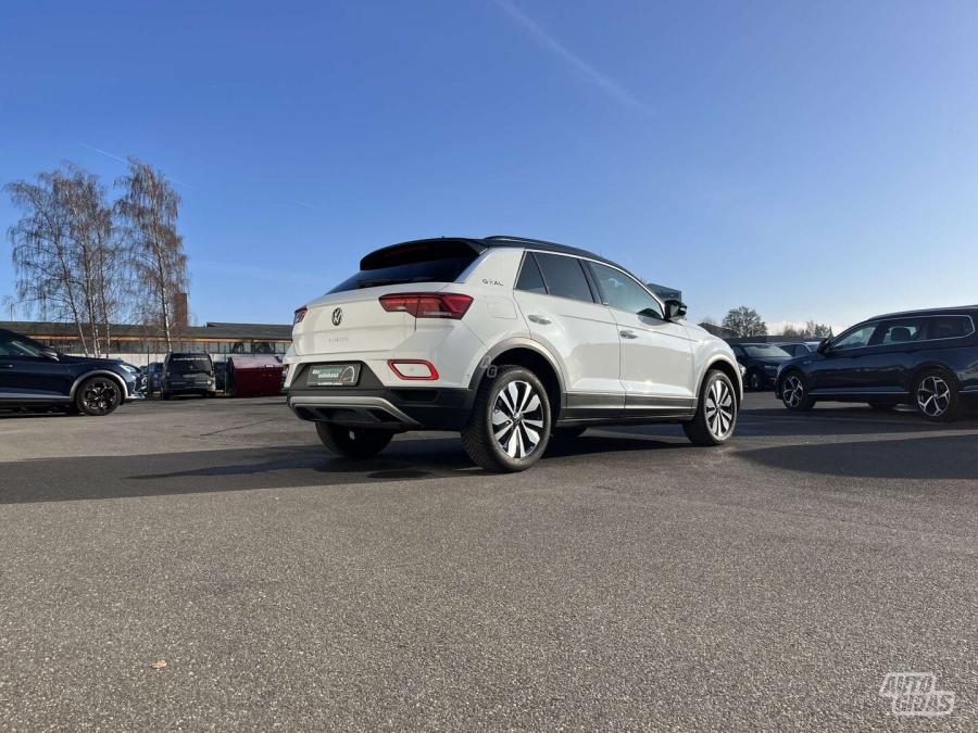 White Volkswagen T-Roc 2025 in Kaunas, with an engine capacity of 2.00 L and mileage of 16 thousand km for 32144 €, photo 6 on AUTOMOTO.COM.LV