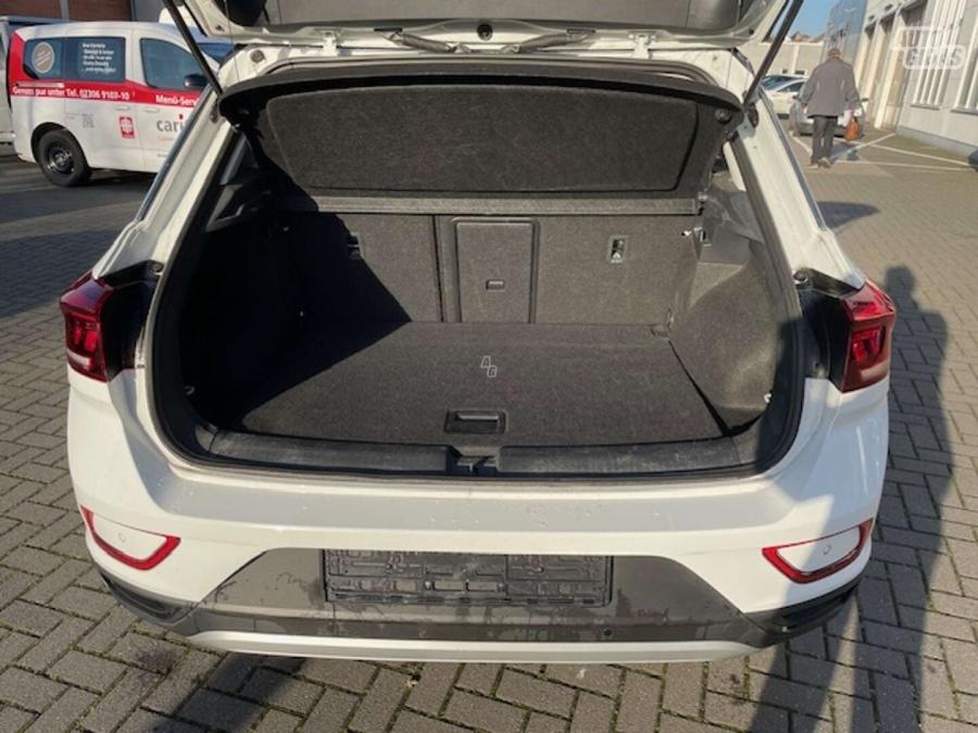 White Volkswagen T-Roc 2025 in Kaunas, with an engine capacity of 2.00 L and mileage of 26 thousand km for 30432 €, photo 7 on AUTOMOTO.COM.LV