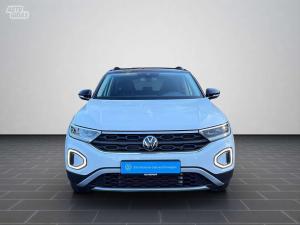 White Volkswagen T-Roc 2025 in Kaunas, with an engine capacity of 2.00 L and mileage of 27 thousand km for 33104 €, photo 5 on AUTOMOTO.COM.LV